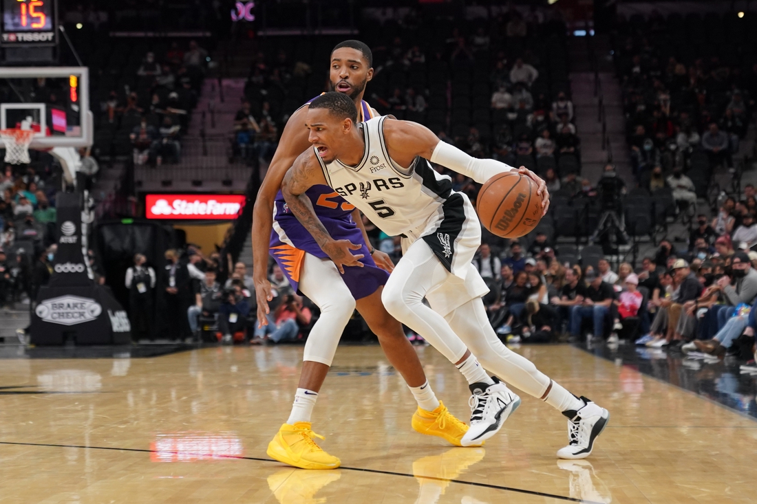 NBA: Spurs' starters making waves in advance of hosting Nets