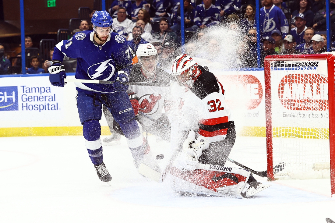 NHL: Anthony Cirelli lifts Lightning past pesky Devils