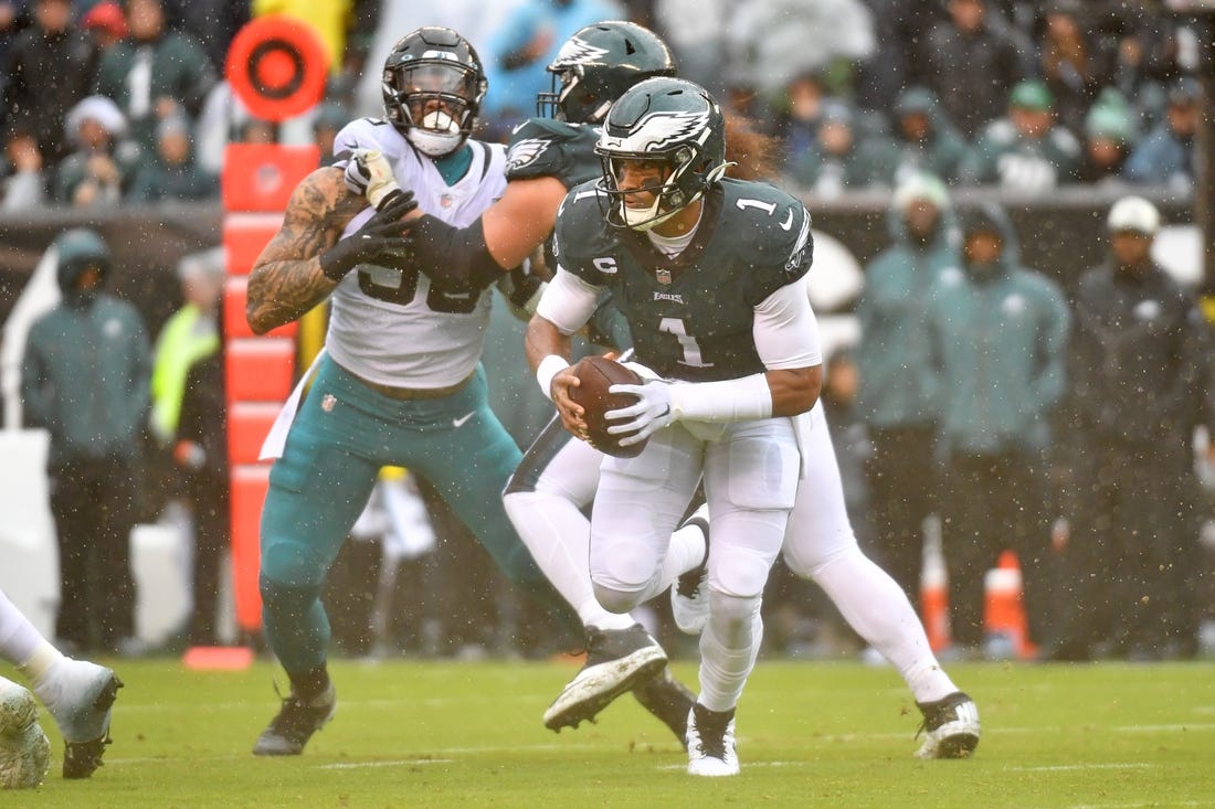NFL: Eagles stay undefeated thanks to five Jaguars turnovers
