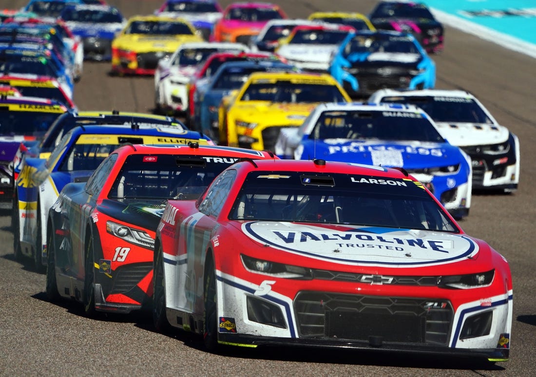 NAS: Kyle Larson rolls to win at Homestead-Miami Speedway