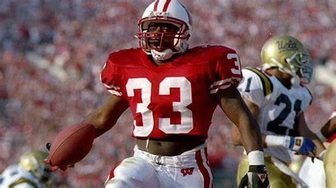NCAAF: Former Wisconsin star RB Brent Moss dies at 50