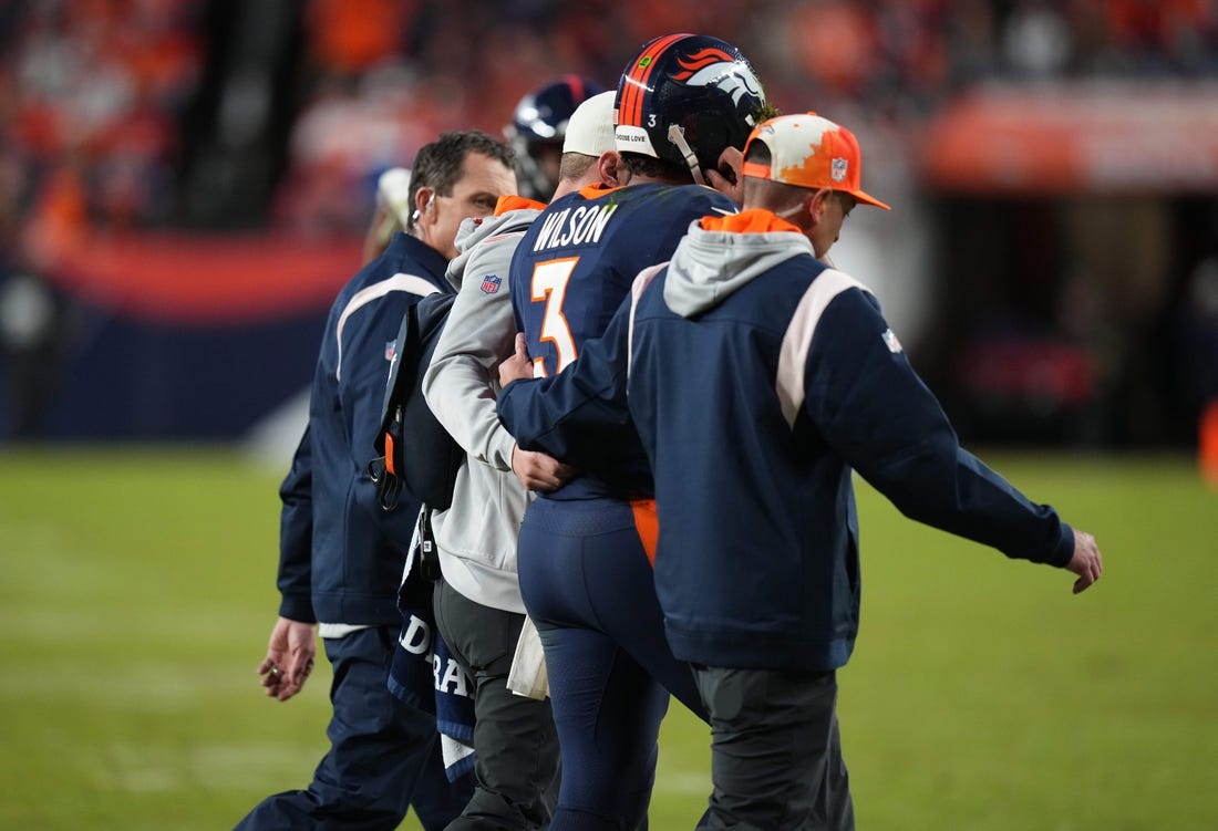 NFL: Broncos QB Russell Wilson (concussion) exits vs. Chiefs