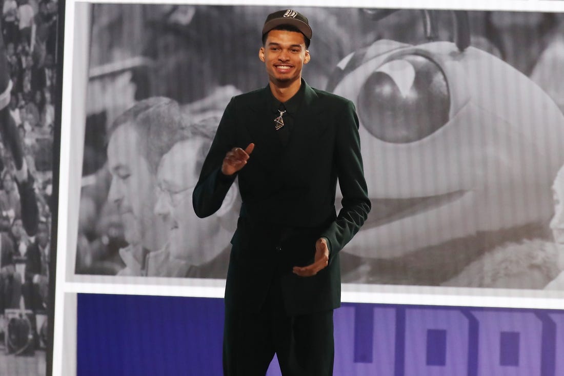 NBA: Victor Wembanyama arrives in San Antonio to 'Wem-VP' chants