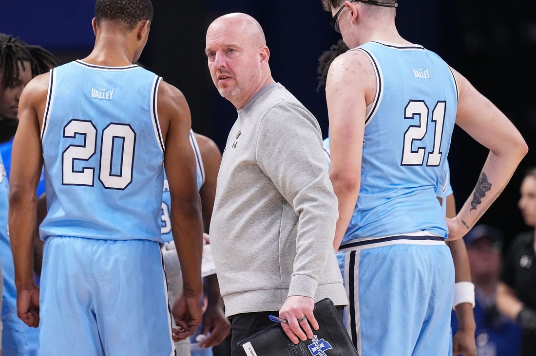 NCAAB: Report: Indiana St. promoting Matthew Graves to head coach