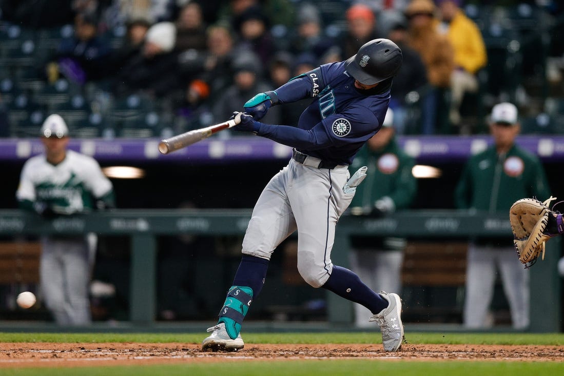 MLB: Mariners power through snow, shut out Rockies
