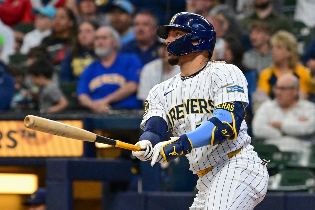 MLB: Rhys Hoskins' 3-run homer lifts Brewers over Cardinals