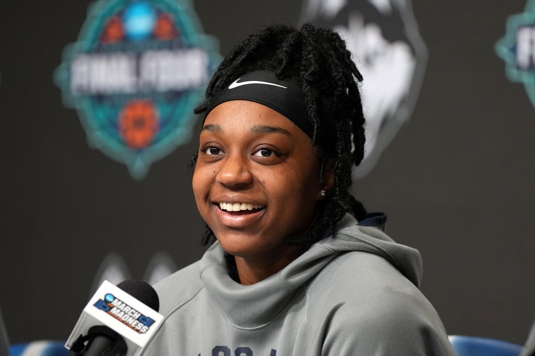 WNBA: Short-handed Wings sign G Christyn Williams