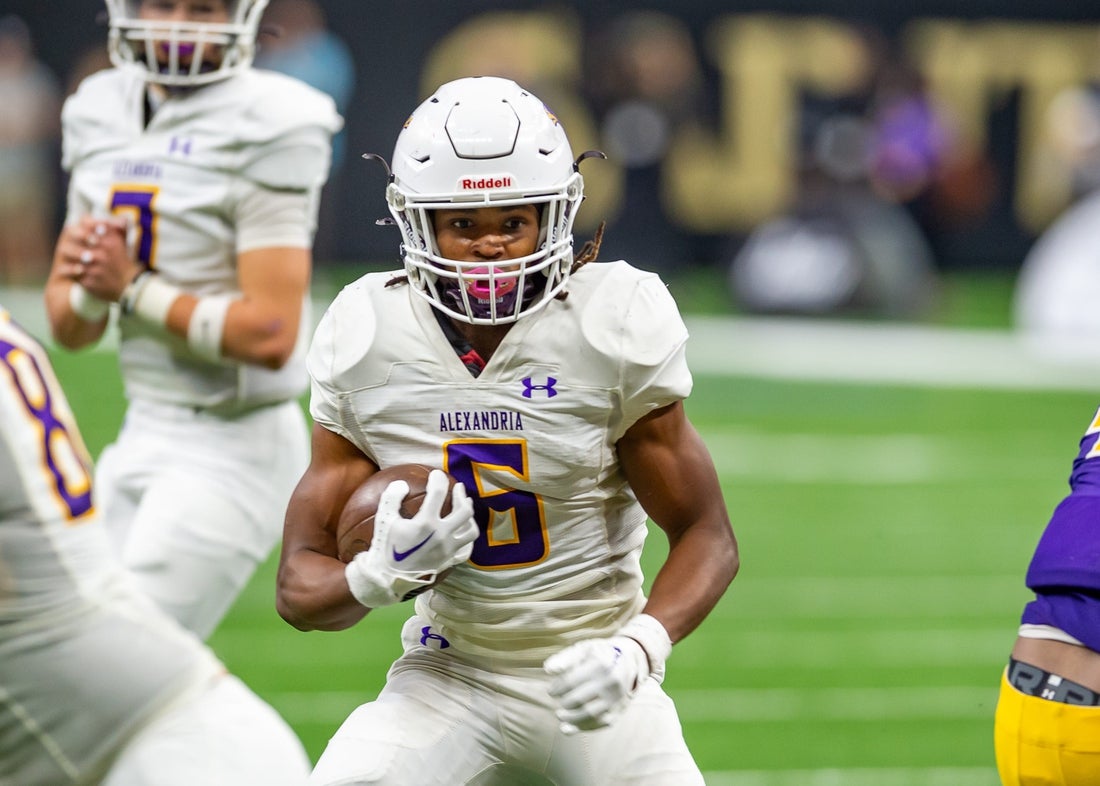 NCAAF: LSU RB arrested for allegedly housing murder suspects