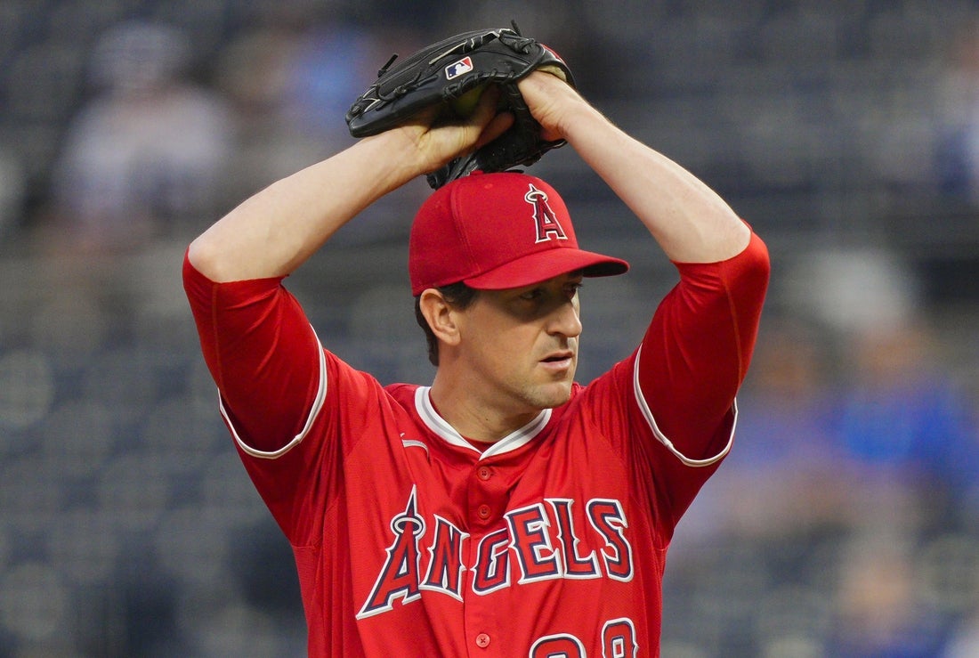 MLB: Report: Angels RHP Kyle Hendricks to retire after season