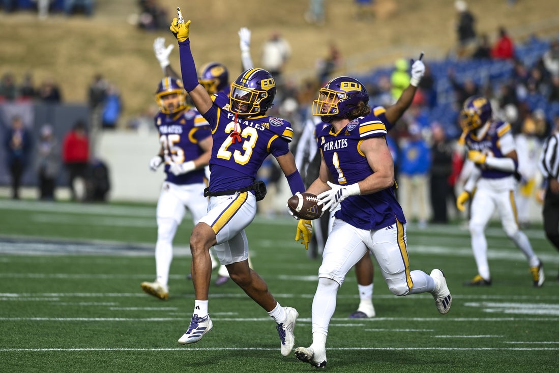 NCAAF: East Carolina turns five Pitt miscues into Military Bowl triumph